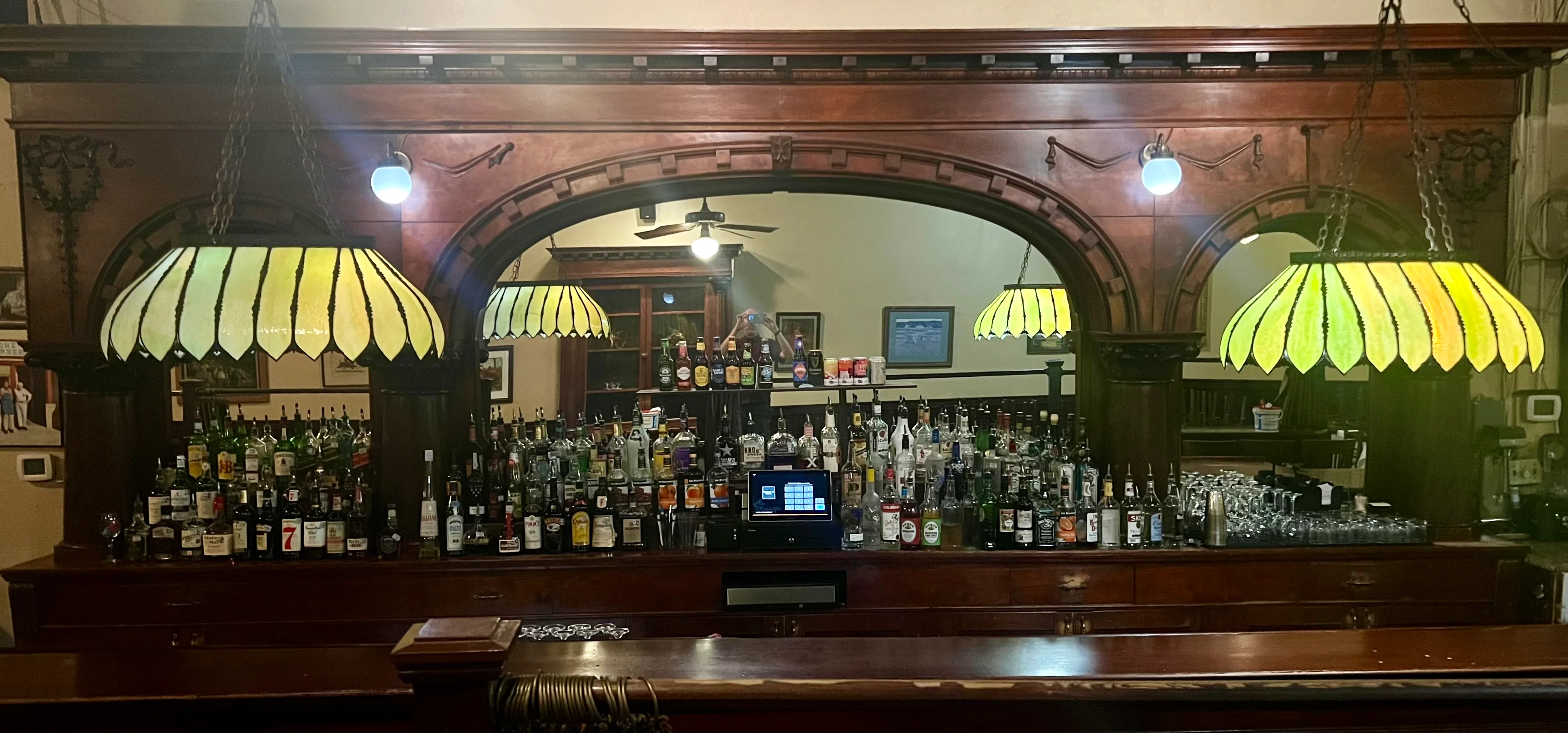 Wall Street Bar and Grill