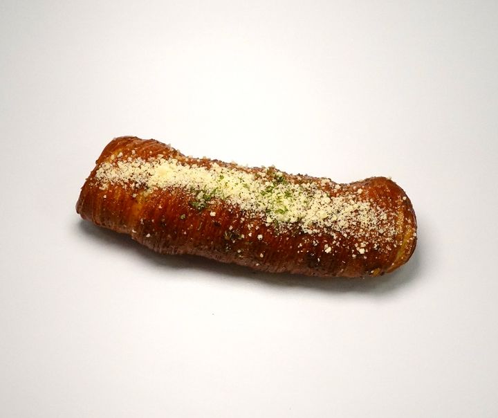 Cafe Algan - Whole Matcha Basque Cheesecake 7"