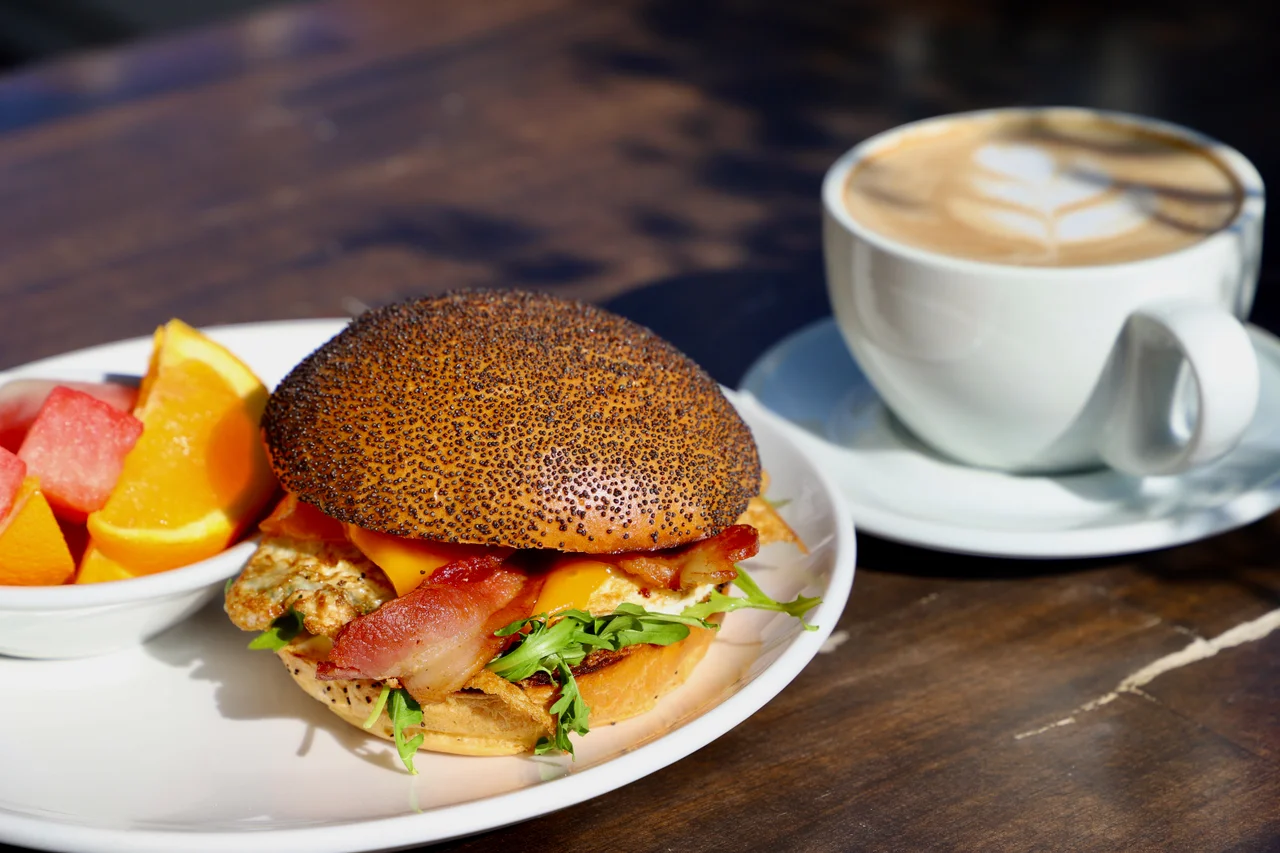 R Cafe - Northridge
