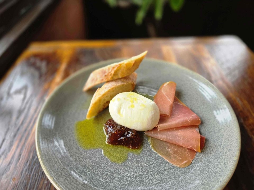 Crust Pizzeria - 6" Fig & Pig