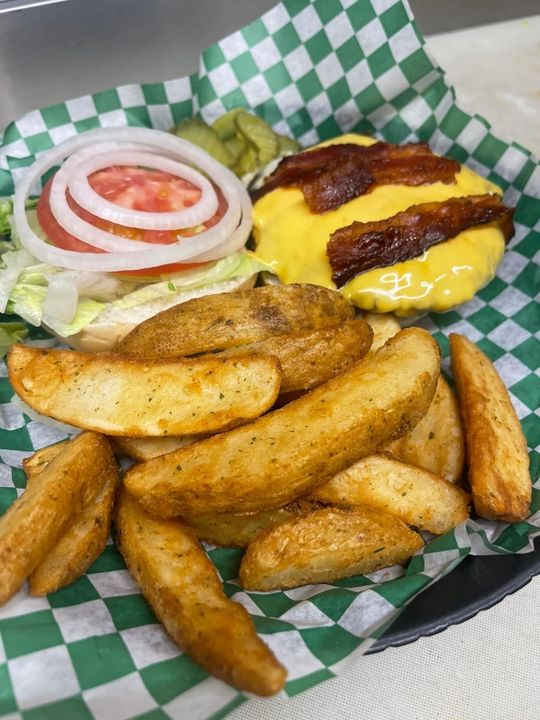 IZZYS LOUNGE AND GRILL 801 State Ave | Toast