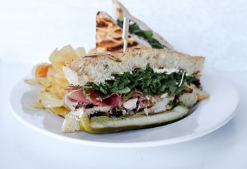 Crust Gilbert - 2 slices + Drink