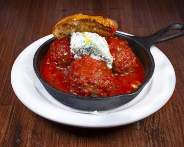 5101 North Clark Street - Walleye