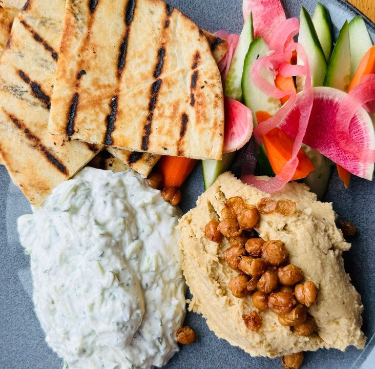 The Stones Common House and Kitchen - SAUSAGE & MUSSEL FRA DIAVOLO