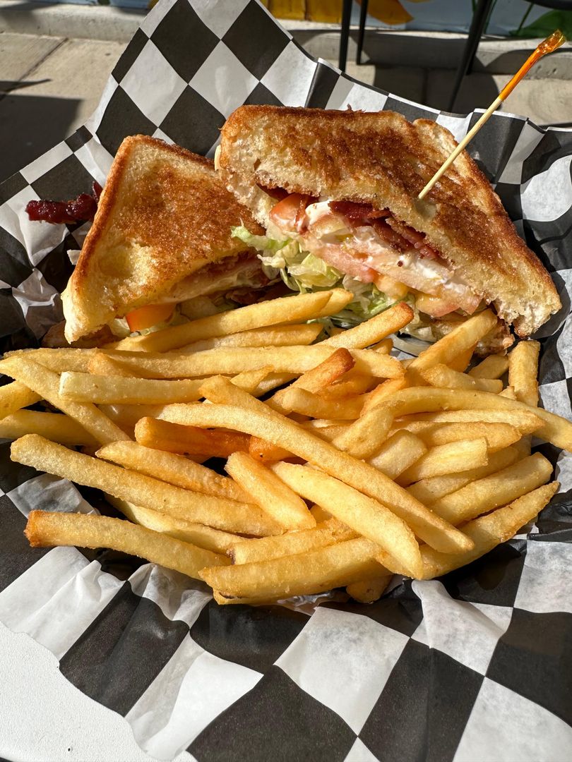 Legends Draft Haus & Sports Bar - New - Mashed potatoes & gravy