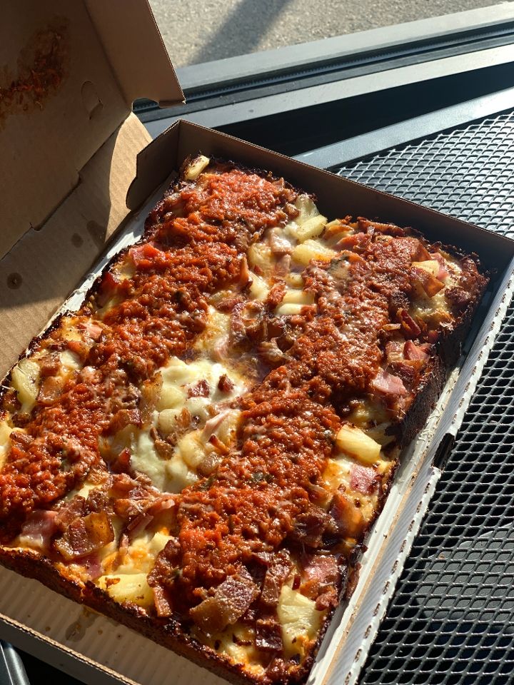 Crust Pizza - Morton - SMALL Round Pizza & 5 Wing Special