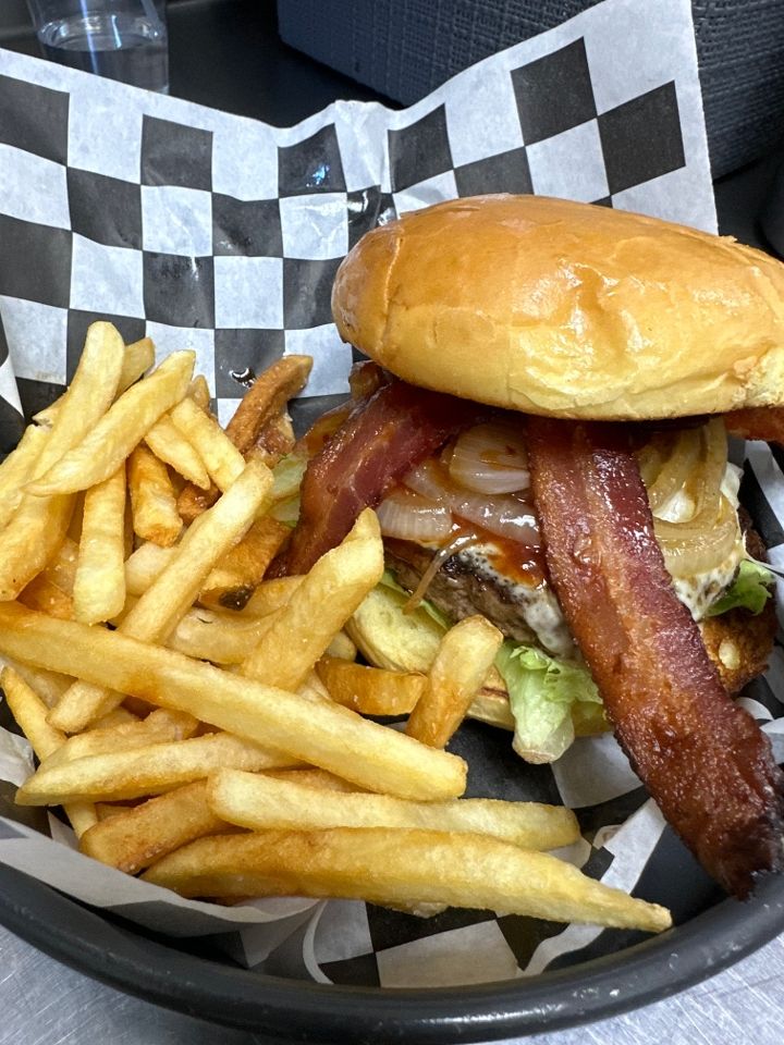 The Fox Burger - Combo | The Fox Restaurant & Brewery