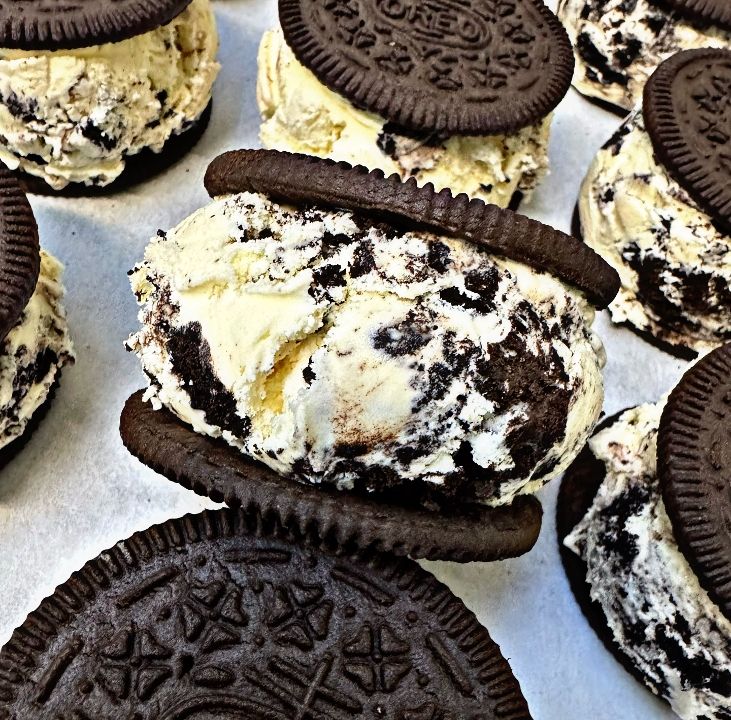 2801 Franklin Blvd - Oreo Ice Cream Sandwich