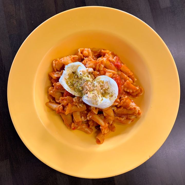 Mano Bella Artisan Foods - Uptown 244 E 7th St. - Chocolate Linzer