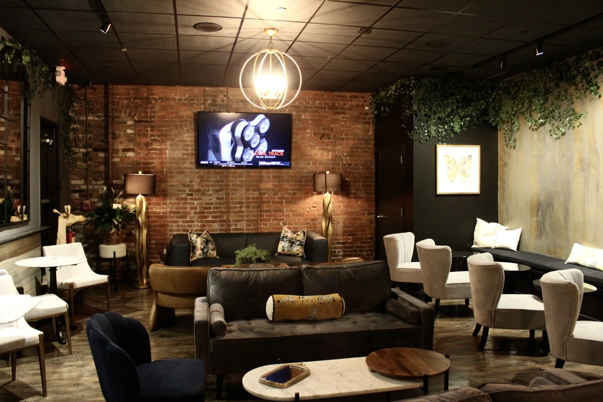 One Main Restaurant and Lounge