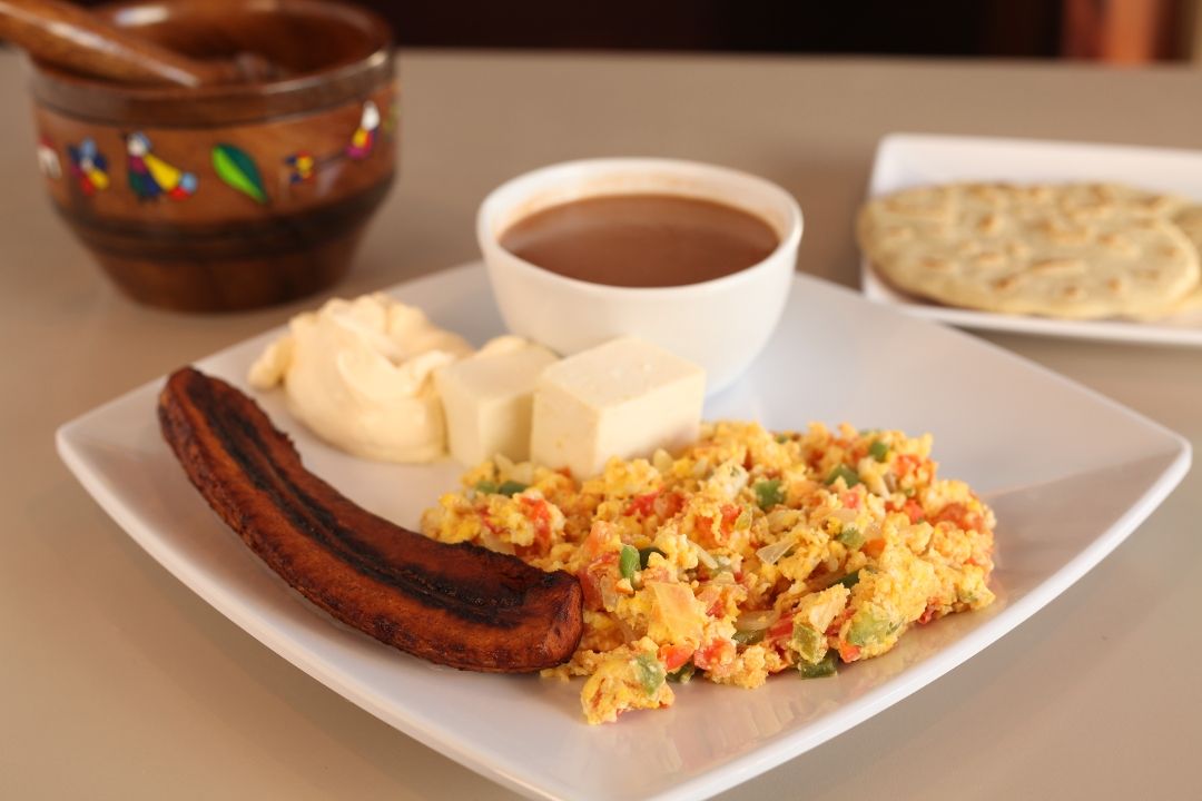 Los Molcajetes (Mariposa) - Desayuno Salvadoreno (Salvi Breakfast)