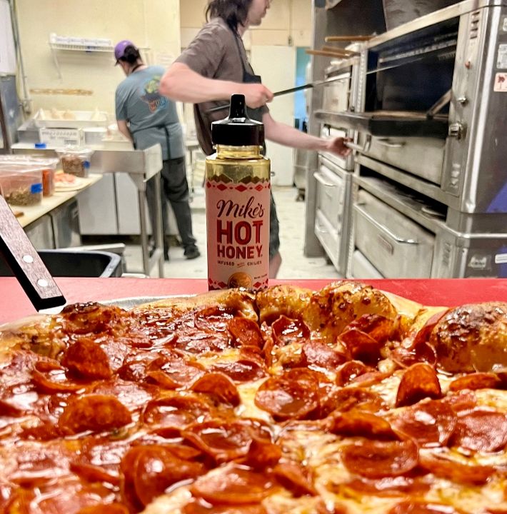 Venus Pie Pizzeria - Gallon Unsweet Tea