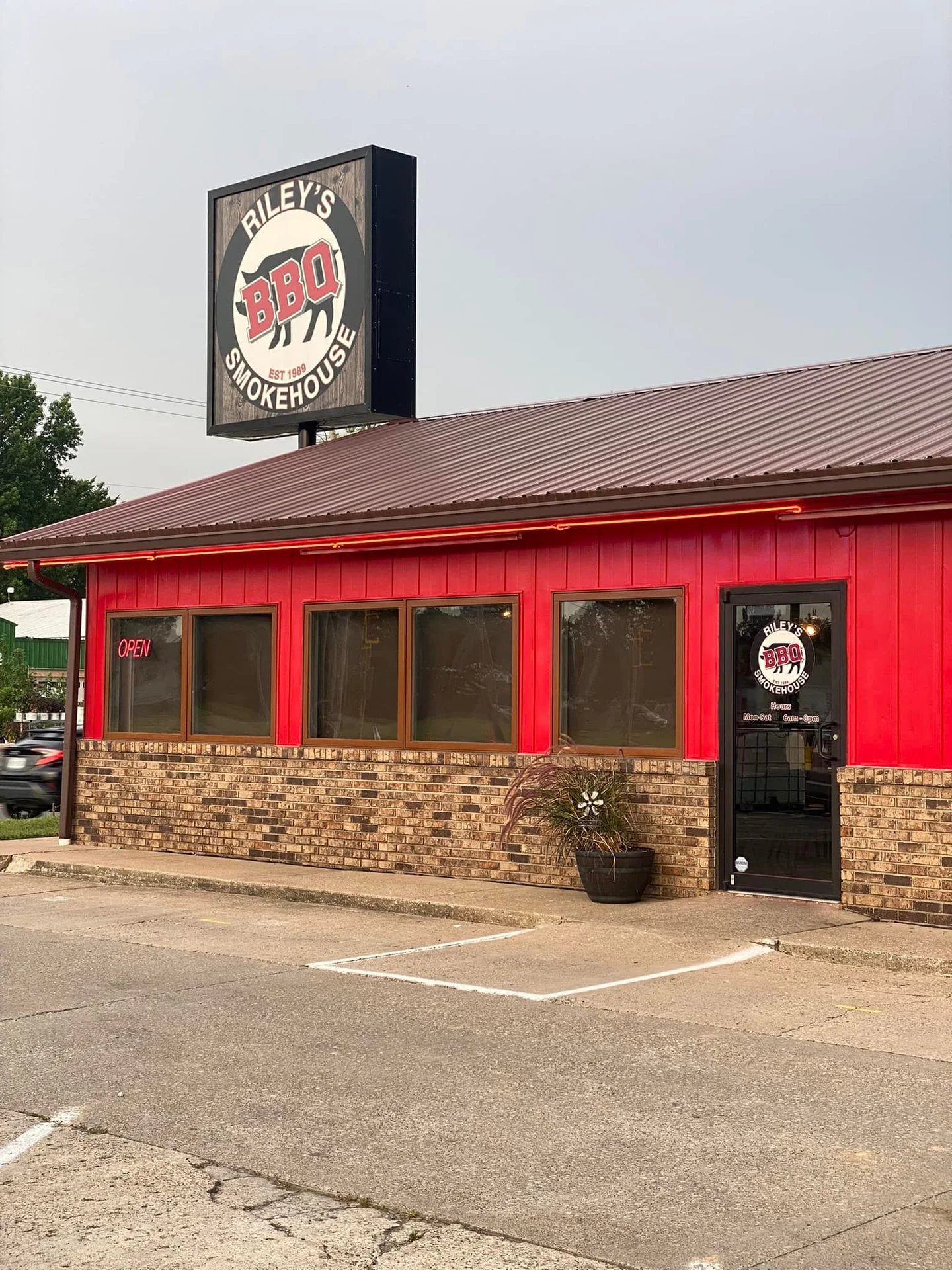 Riley's Smokehouse - Chicken Pot Pie + Desser Take and Bake