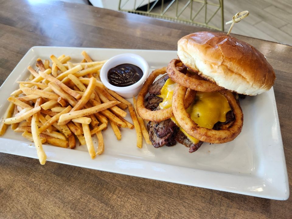 Golden Nest - Oshkosh 1716 Oshkosh Avenue | Toast