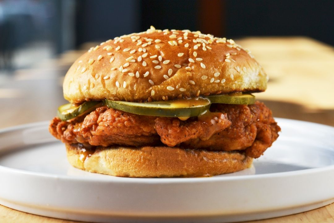 NEW - Cluck Cluck Moo Moo SNYDER - Classic Chicken Sandwich