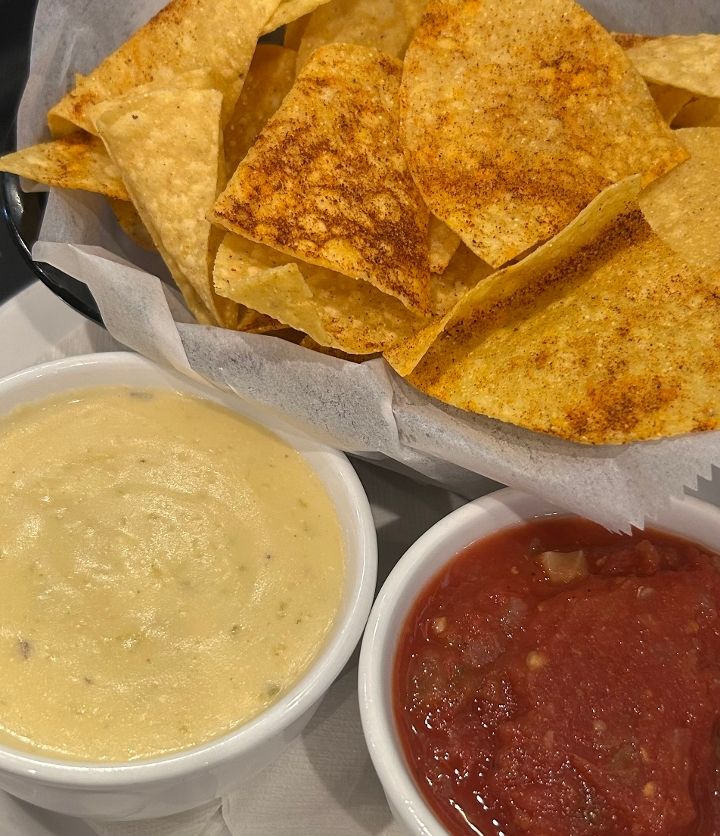 Martin's Livingston - Strawberry cream king cake