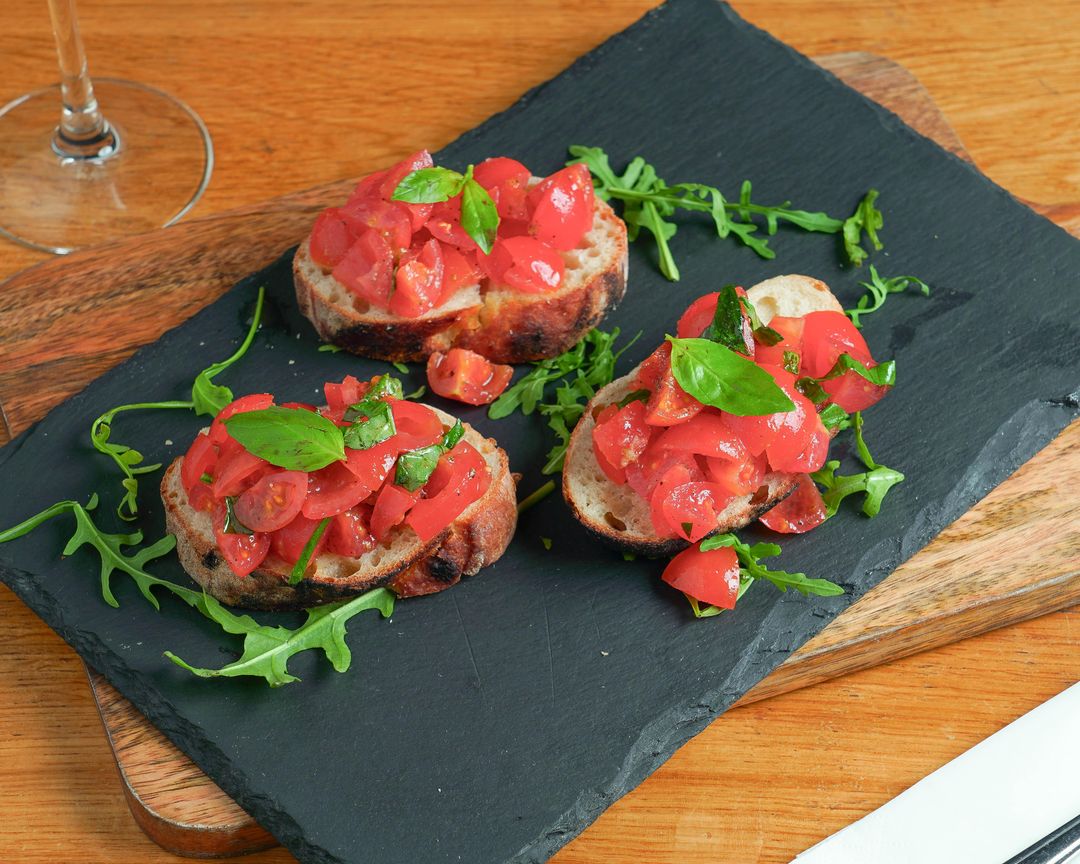 Sapore Vero Crystal Palace - Pizza Vesuvio