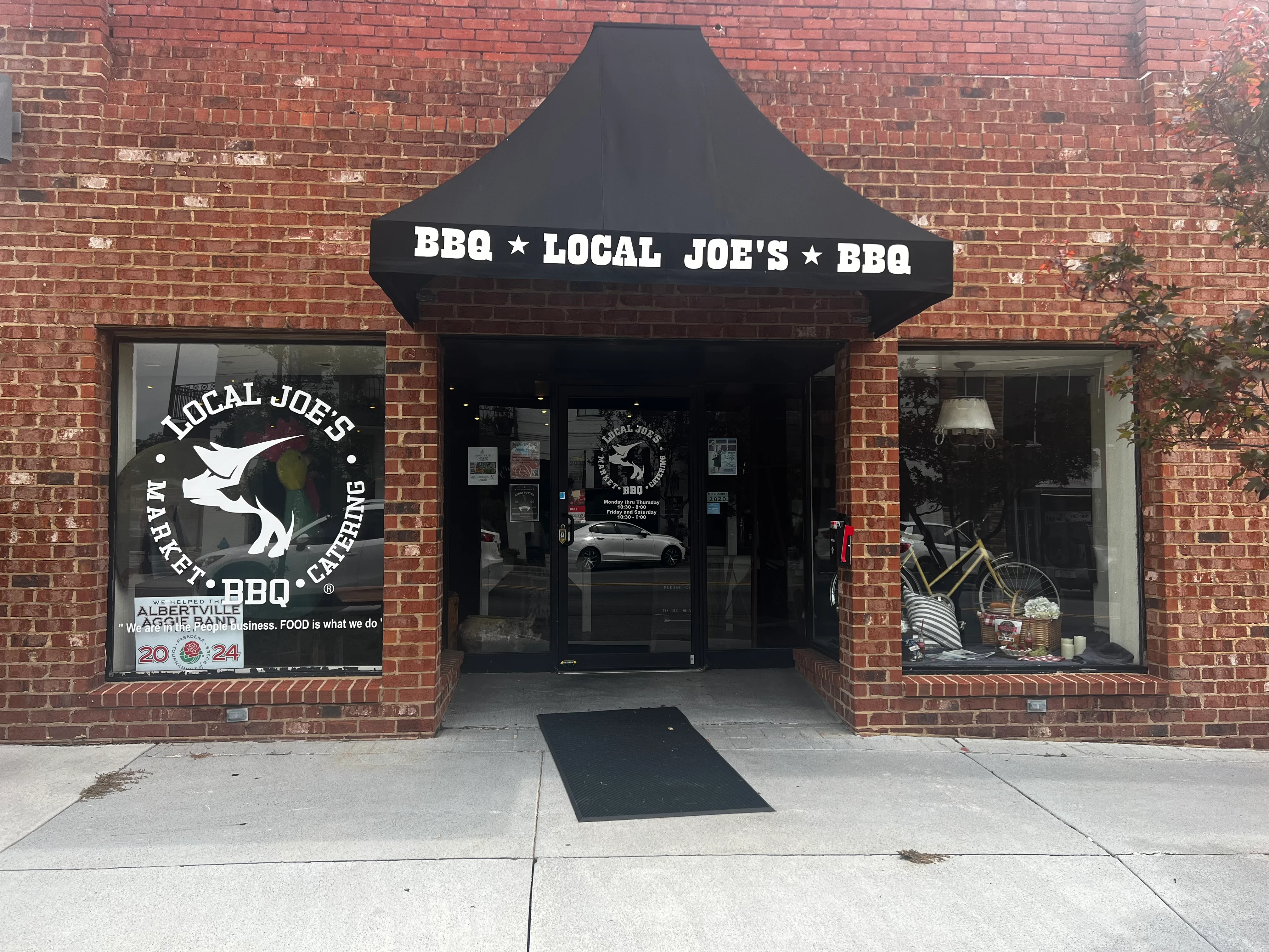 102 East Main Street - Smokehouse Burger