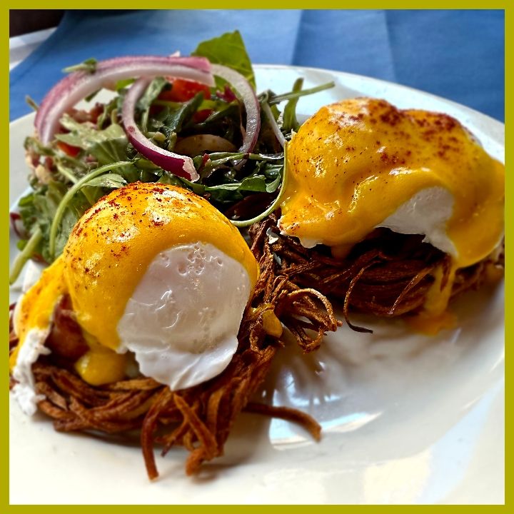 Beach Cafe 1326 2nd Avenue - Chocolate Brownie with Ice Cream >
