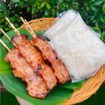 Busaya Thai 6448 Trading Square - 2 Bamboo tubes with Sweet Sticky Rice ...