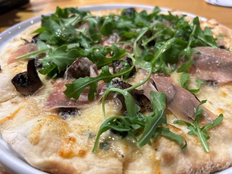Tramici Restaurant - FUNGHI PIZZA