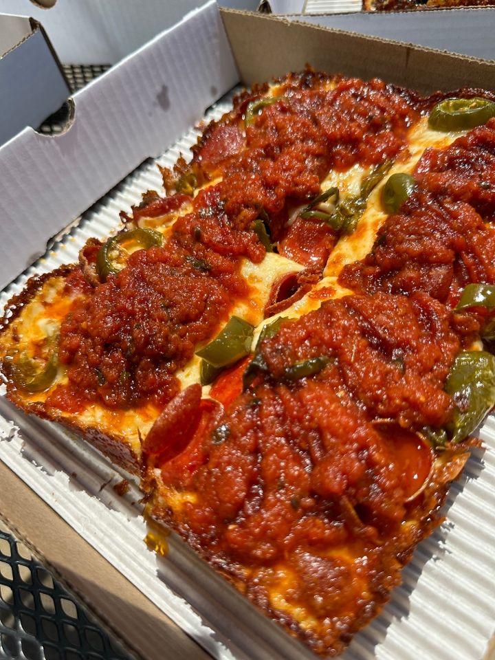 Crust Pizza - Morton - SMALL Round Pizza & 5 Wing Special