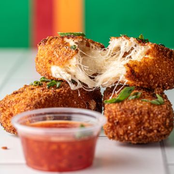 Highroller Lobster Co - CRAB RANGOON MOZZARELA STICKS