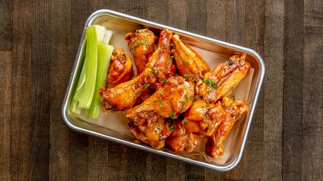 Fitzwilly's Restaurant - 8 Wings SB
