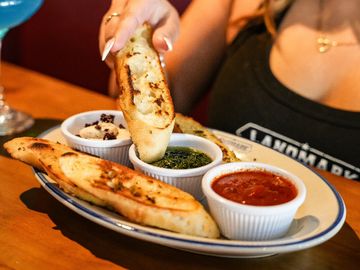 5100 Belt Line Rd, Ste 400 - OG Burger