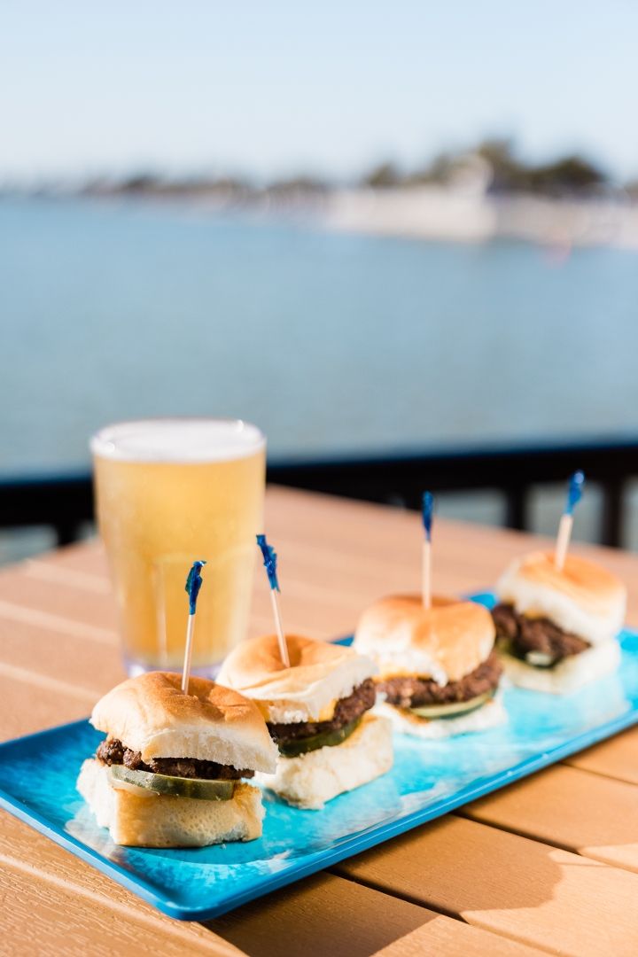 Tampa - Whiskey Joe’s - Tiki CheeseBurger