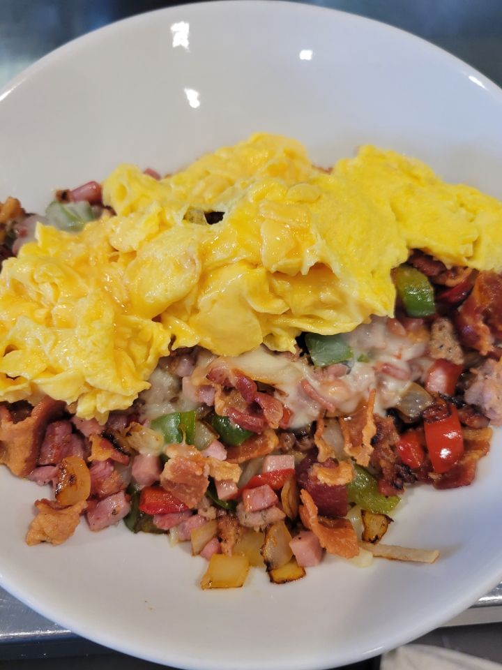 Golden Nest - Oshkosh 1716 Oshkosh Avenue | Toast