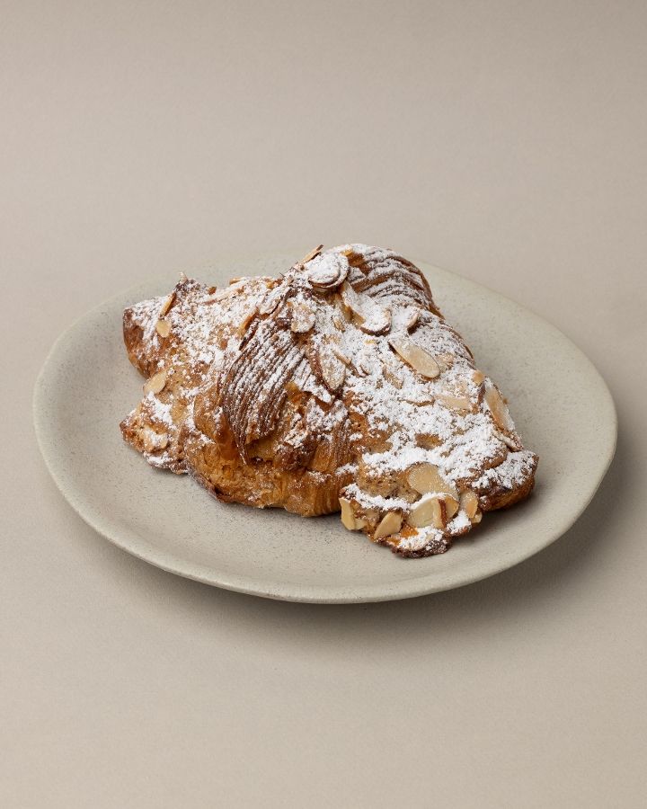 La Rochelle Bakery & Café - Velvet Bloom Latte