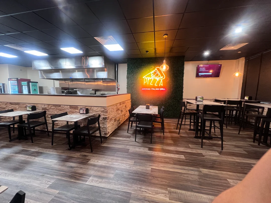 Aroma's Italian Grill - POWERADE Mountain Berry Blast