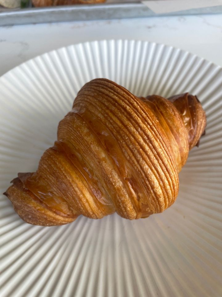 Niveaux Patisserie - Ube Lattice Croissant