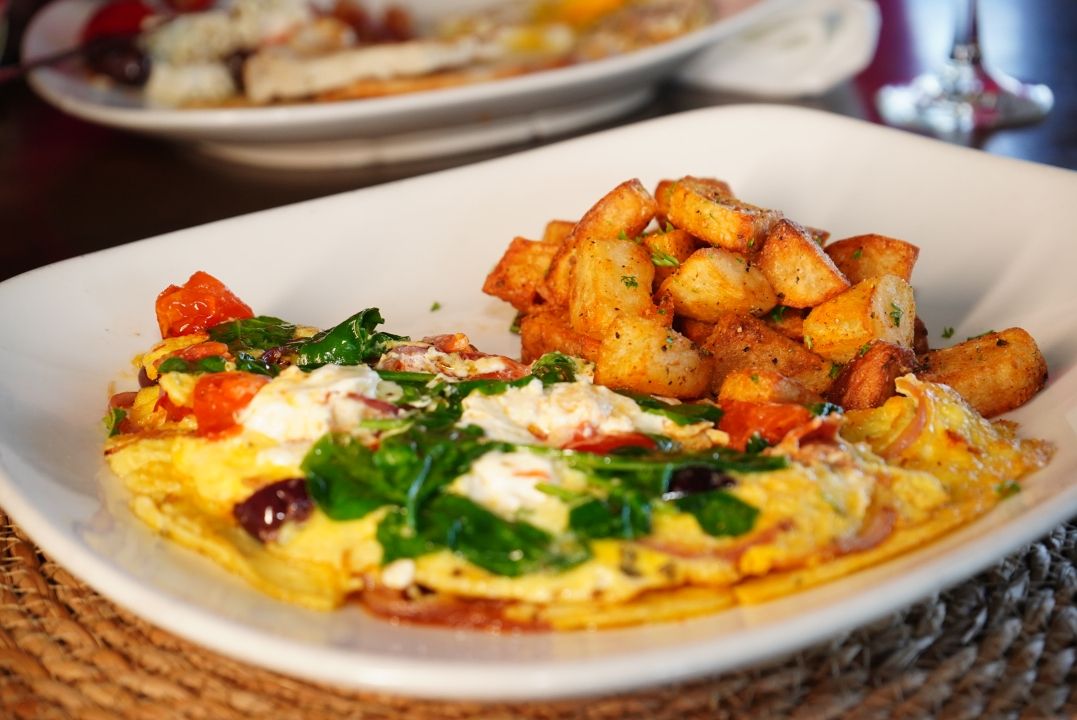 Upper Deck Seafood and Sports - GUACAMOLE