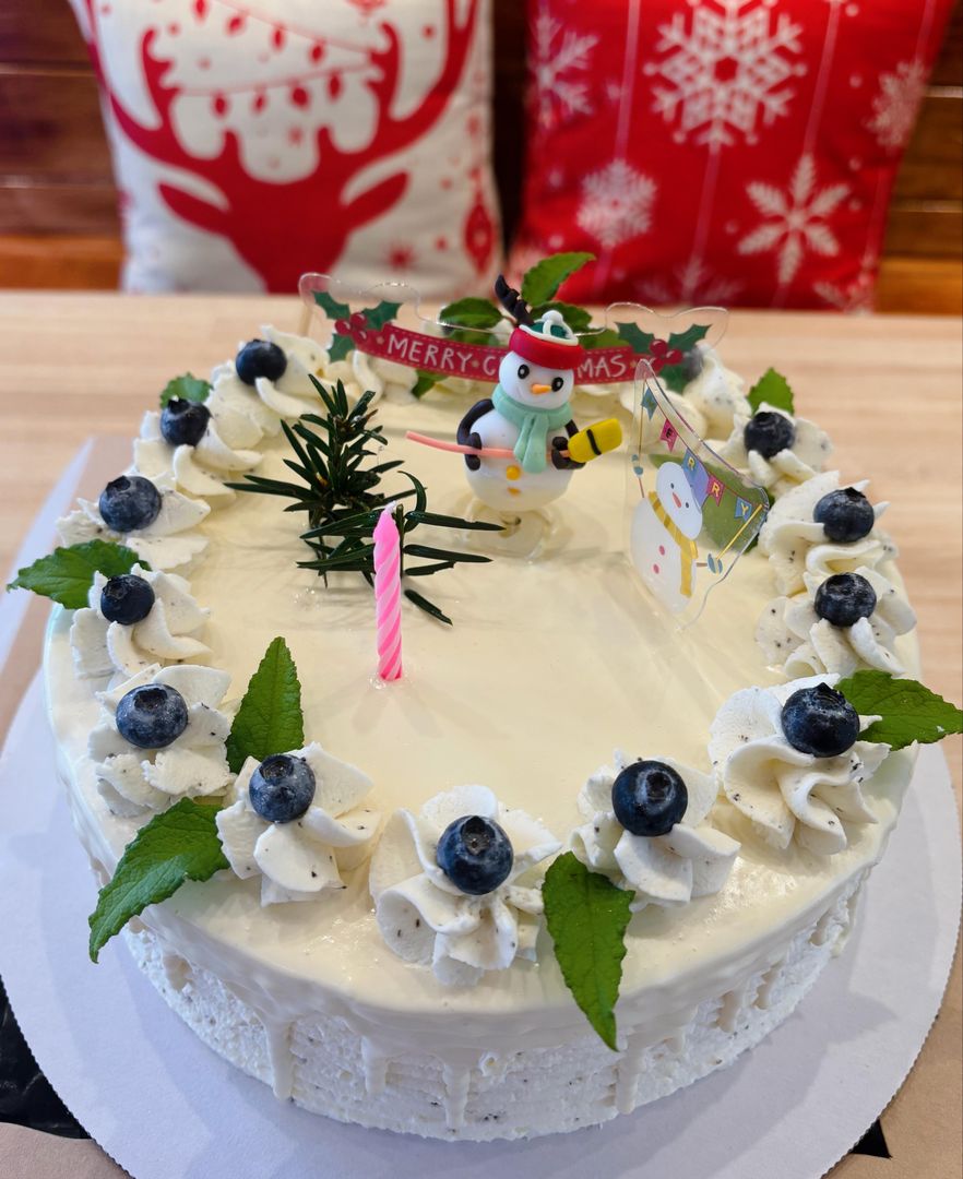 One Bite Cafe 4th - Lake Forest Park - Gingerbread House Kit