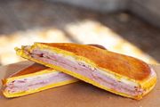 Black Bean Deli: Mills 50 1835 East Colonial Drive - Pan con Bistec