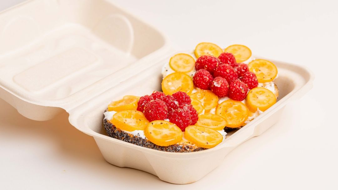 Layla Bagels - Ocean Park - Passionfruit Collagen Cloud Matcha