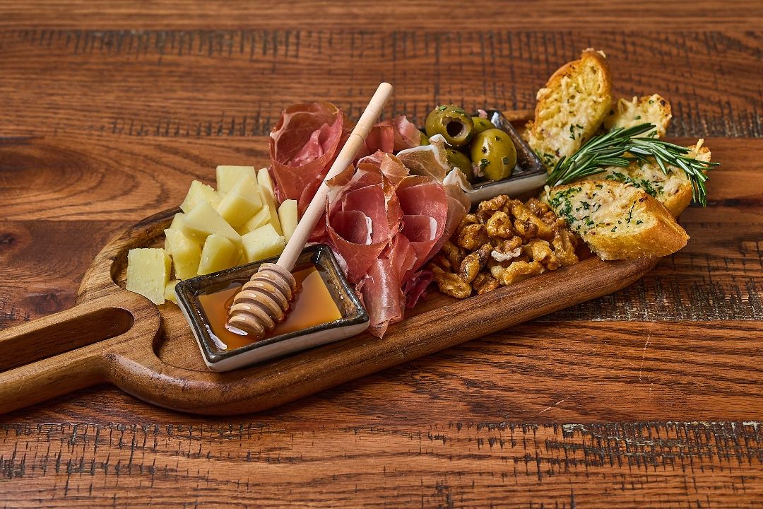 Uncle Peters Bar & Grill | Toast