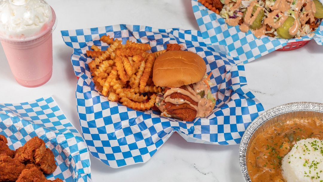 World Famous Hotboys Walnut Creek-100% Halal Chicken - Sando Combo