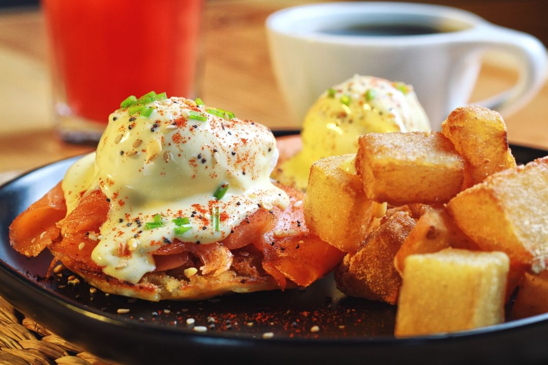 La Finca Bruncheria & Cafe - Plato Wines en Salsa