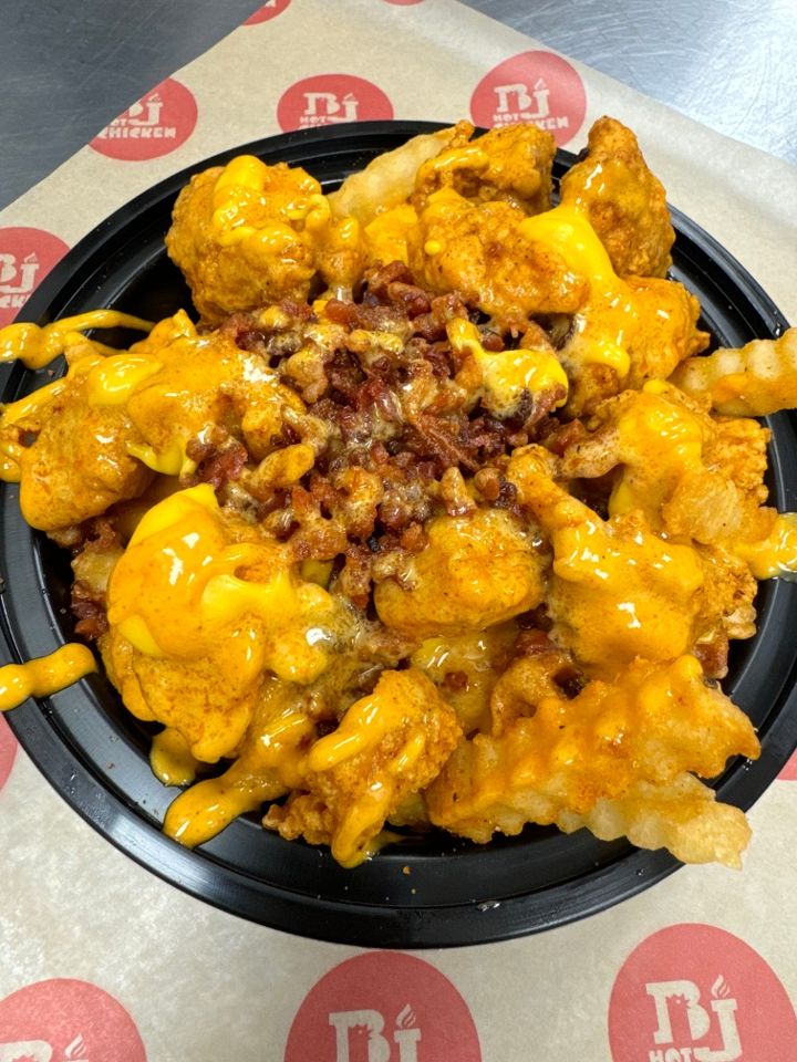 BJ Hot Chicken- Nashville 818 Murfreesboro Pike - Hot Chicken Sandwich ...