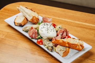 Crust Gilbert - Grilled Chicken Bruschetta