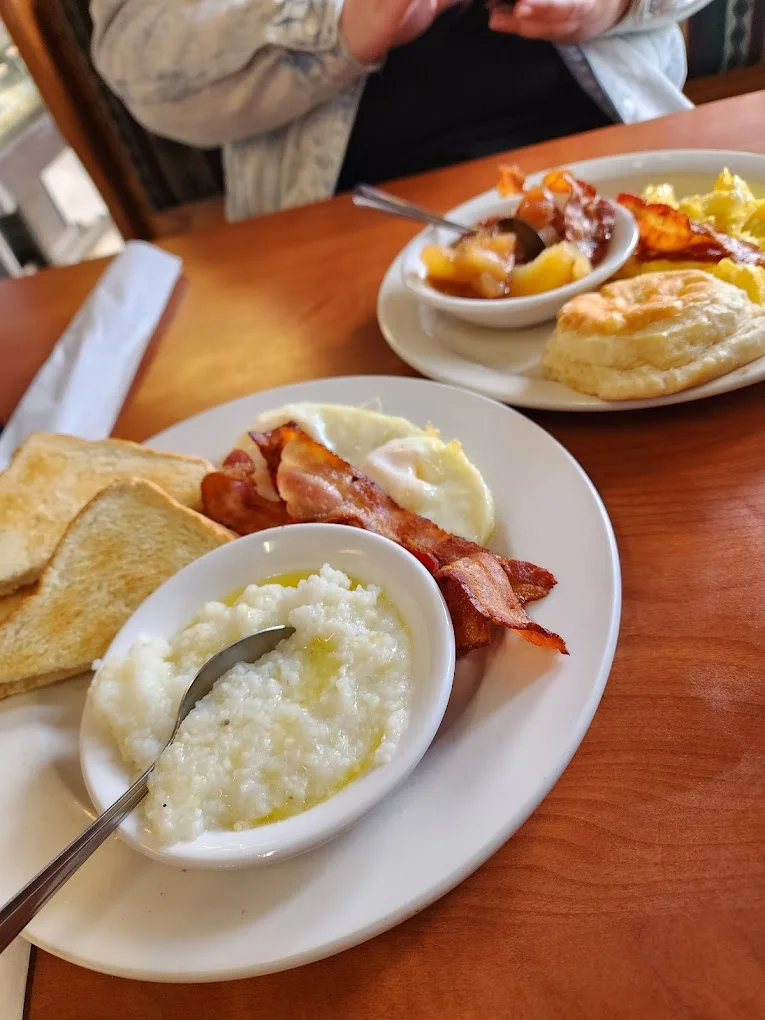 Crescent Inn Restaurant - Side of Sausage Gravy ( No Bread )