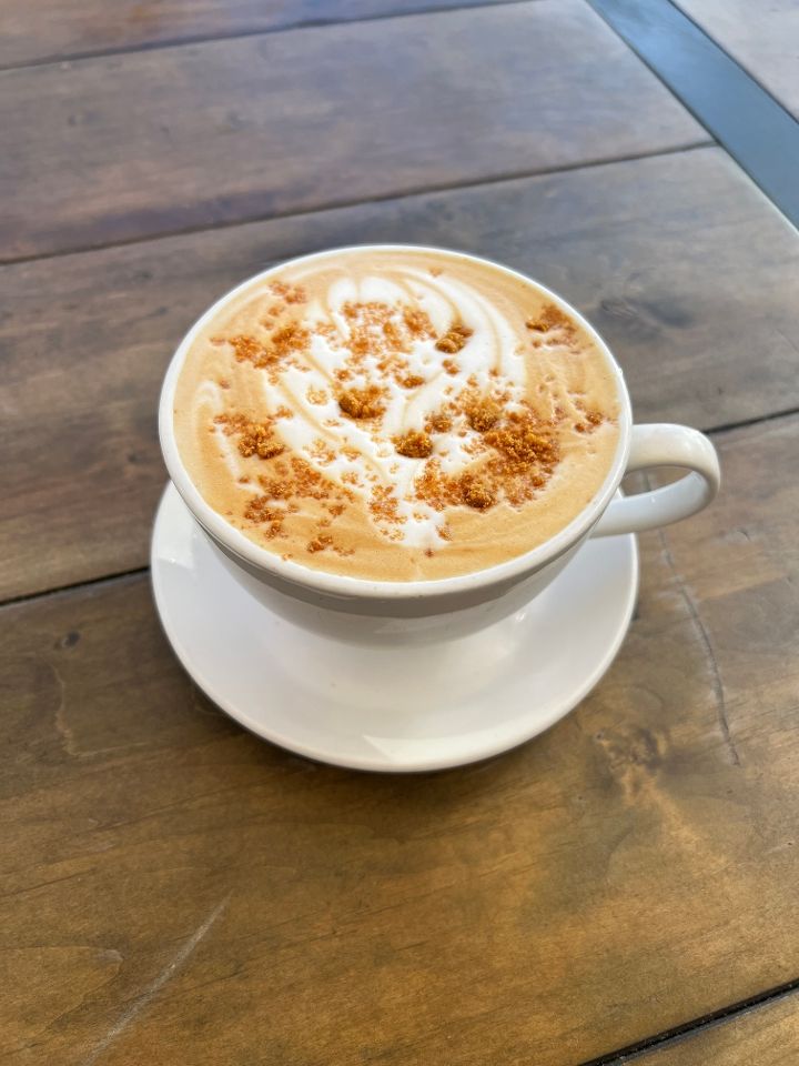 Carpinteria - 16oz Blended Winter White Chocolate Raspberry Mocha