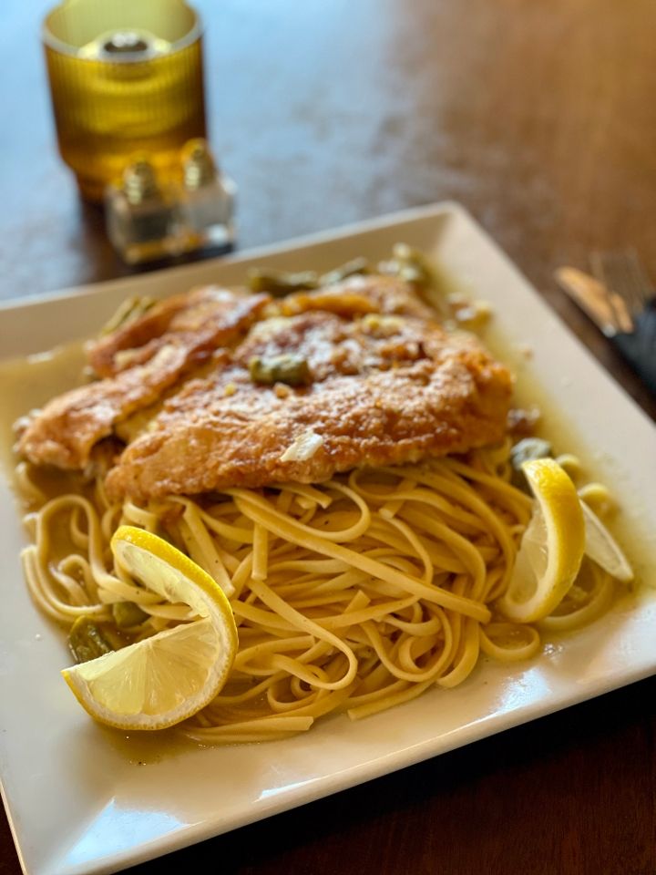 Tino's Italian Bistro & Wine Bar - RED: Cest La Vie, Pinot Noir-Syrah (B)