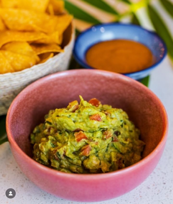 10 Windmill Lane - Side of Papas