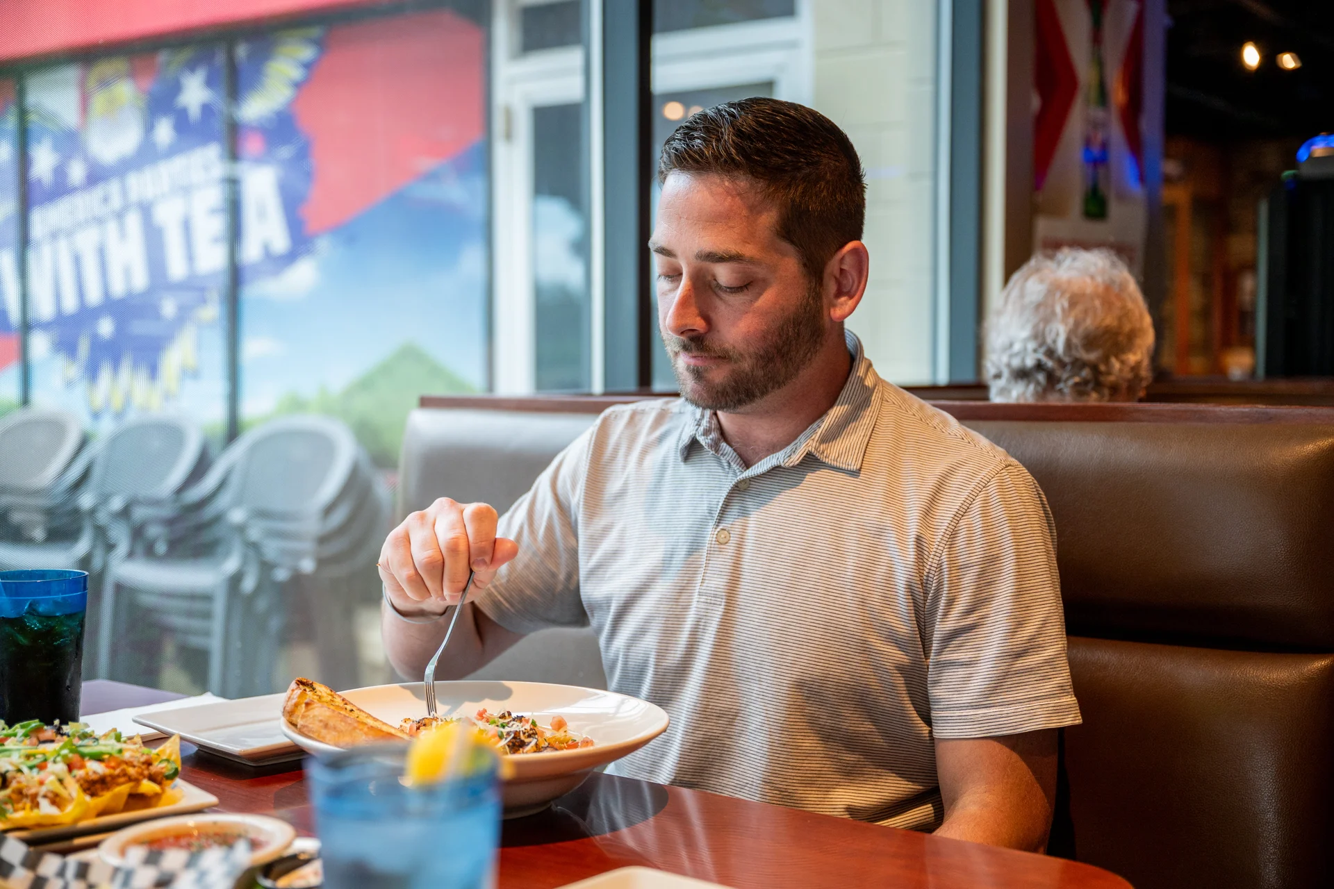Sak's Sports Bar - Pub Eats & Sports in Vadnais Heights, MN
