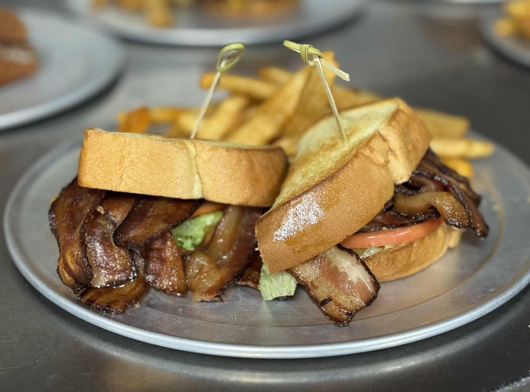 Dunks Bar & Grill 510 Chicago Avenue | Toast