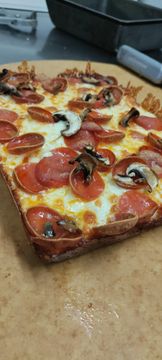 The Edge Pizza - PLYMOUTH - DETROIT CUSTOM (build your own)